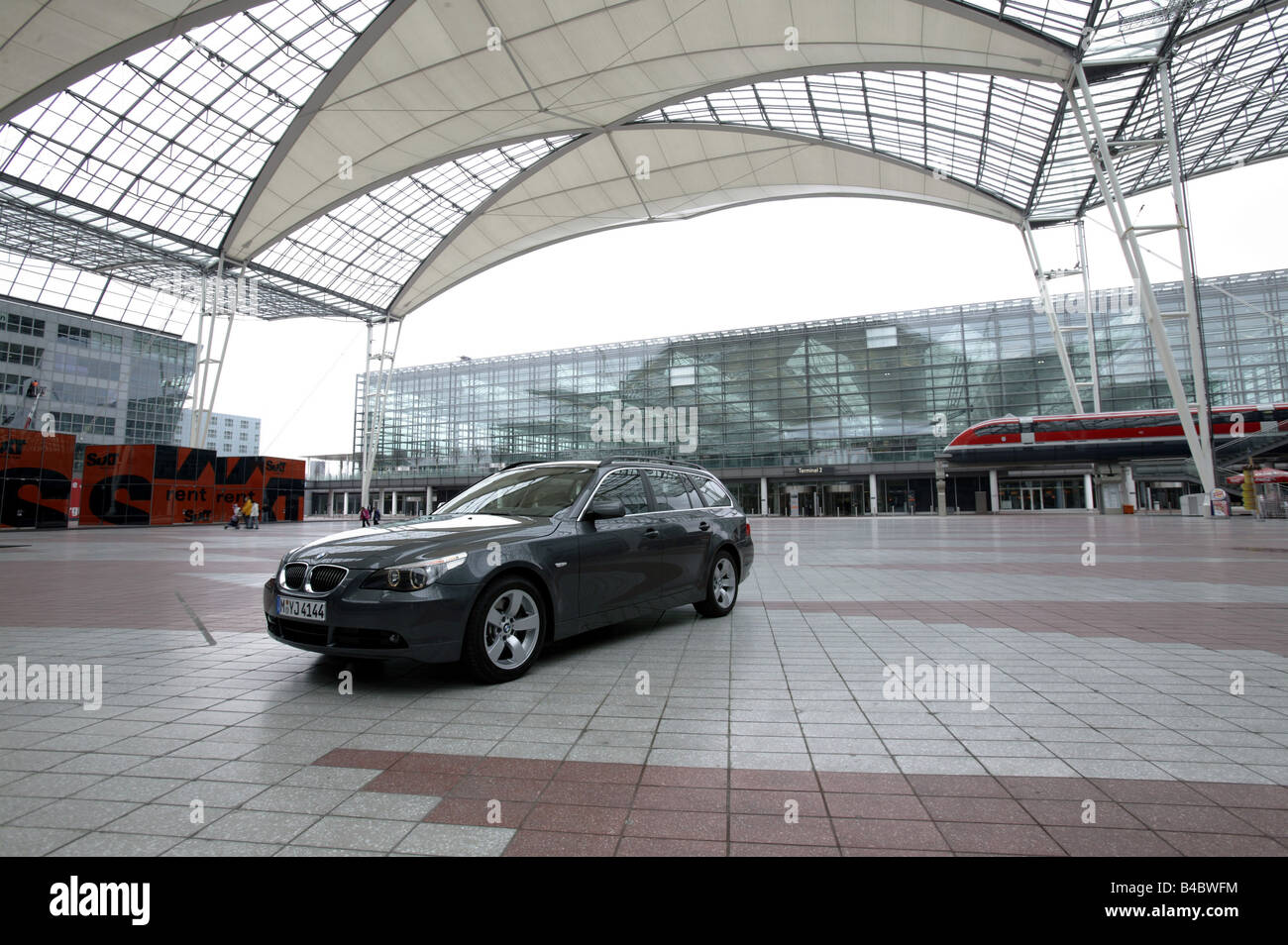 Bmw 545i touring hi-res stock photography and images - Alamy