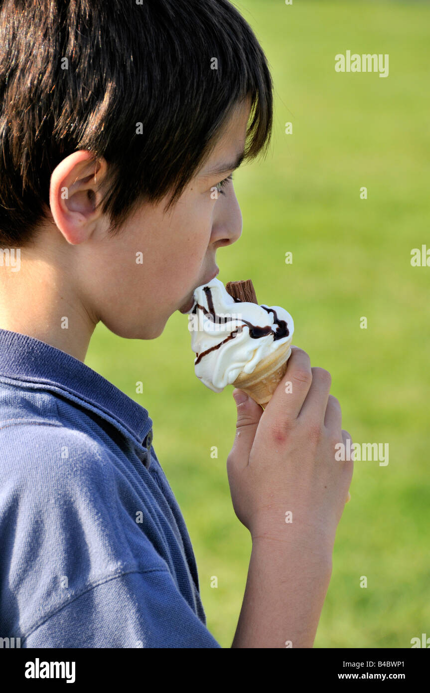 Young boy eating ice cream Stock Photo - Alamy