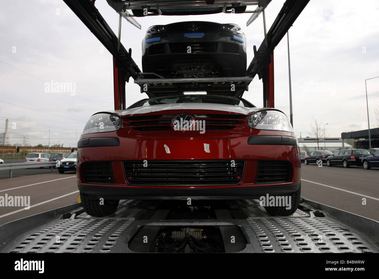 Car, loading, Loading new vehicle (VW Volkswagen Volkswagen Golf V) on ...