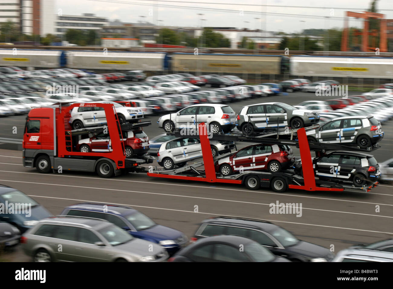 Car, loading, Loading new vehicle (VW Volkswagen Volkswagen Golf V) on ...