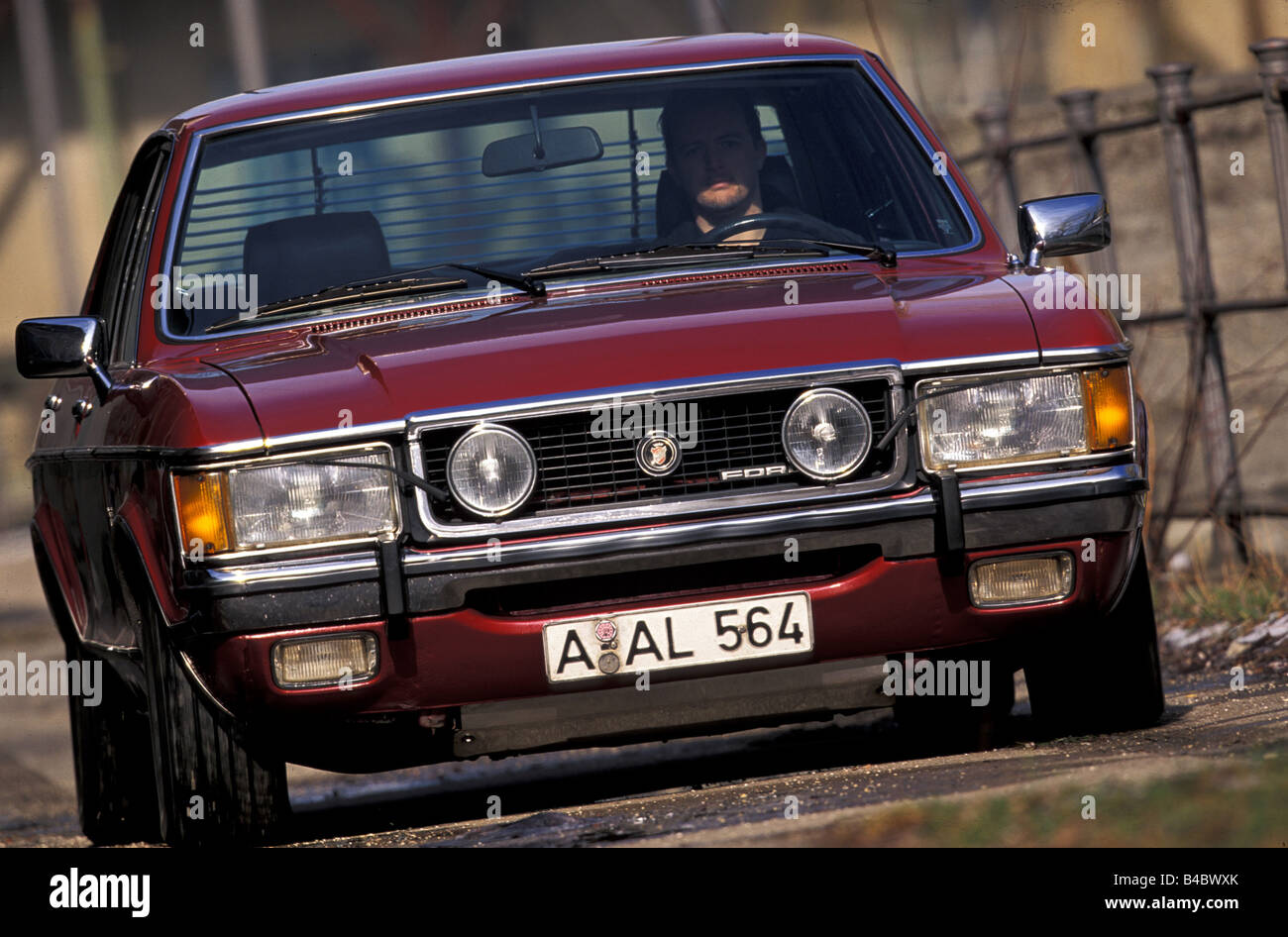 Car, Ford Granada 2.8i Ghia S, Limousine, model year 1972-1977, ruby ...