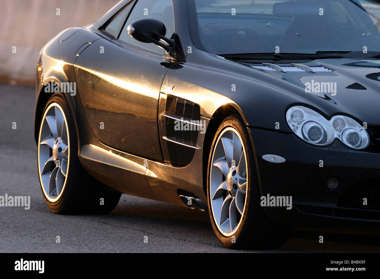 Mclaren side view hi-res stock photography and images - Alamy