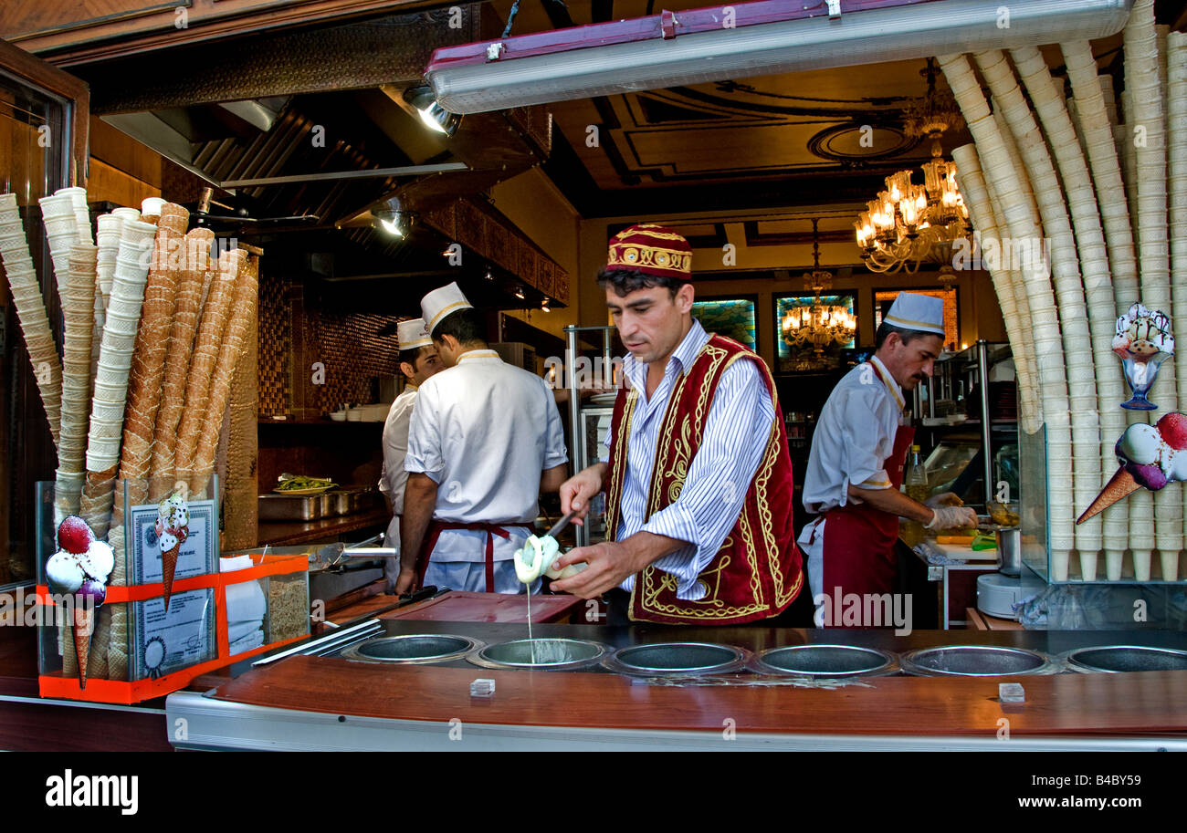 Istanbul Istiklal Caddesi Beyoglu ice cream parcours soda fountain ...