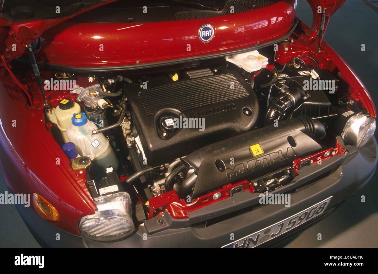 Car, Fiat Multipla JTD, Van, model year 2001-, red, view in engine ...