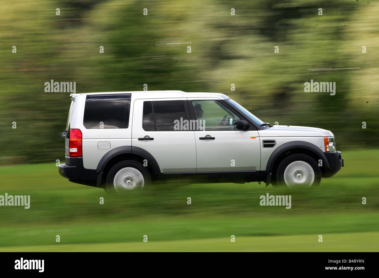 Car, Land Rover Discovery V8 HSE, model year 2004-, silver, cross ...