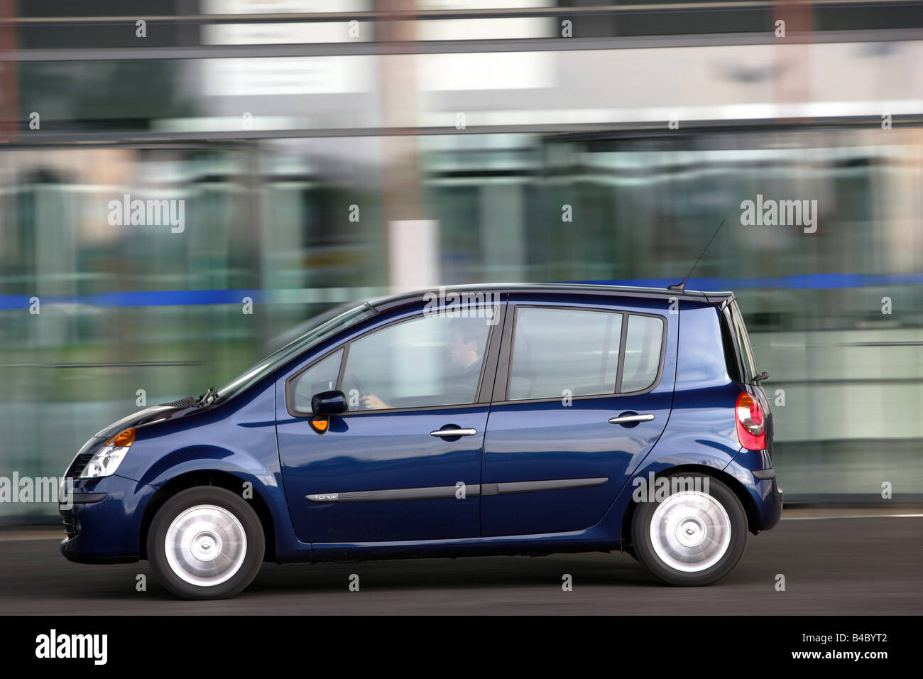 Car, Renault Modus 1.6 16V, model year 2004-, dark blue, Lower middle ...