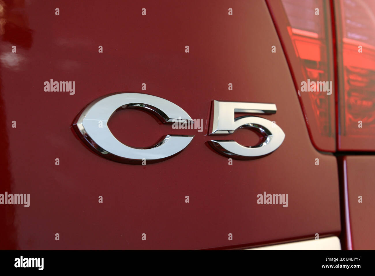 Car, Citroen C5 HDI 135, model year 2004-, red, medium class, Limousine ...