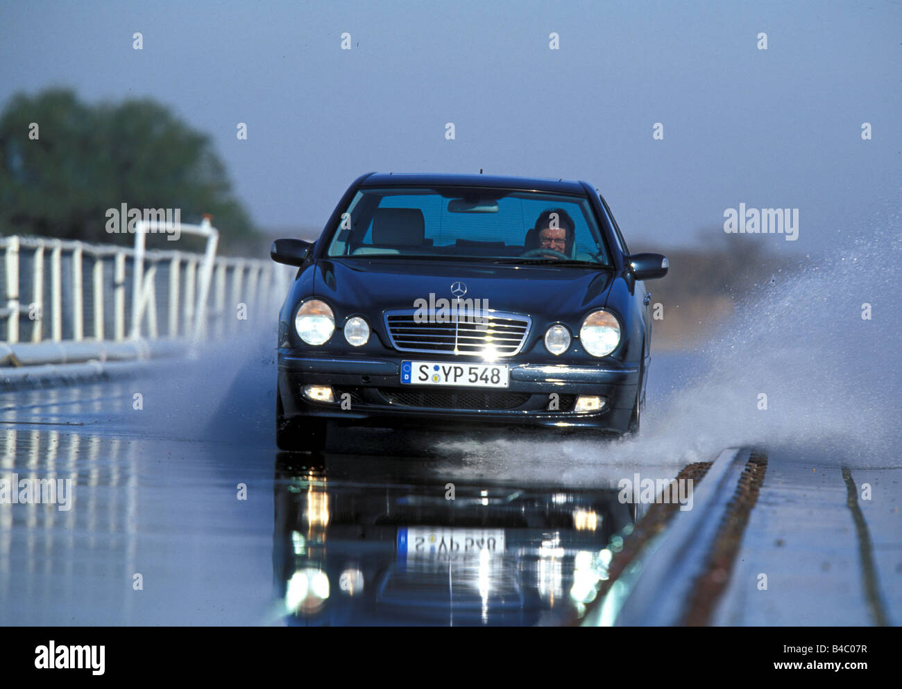 Car, test of tyres, Wide tyres, 17 inches, Water, Aquaplaning, test ...