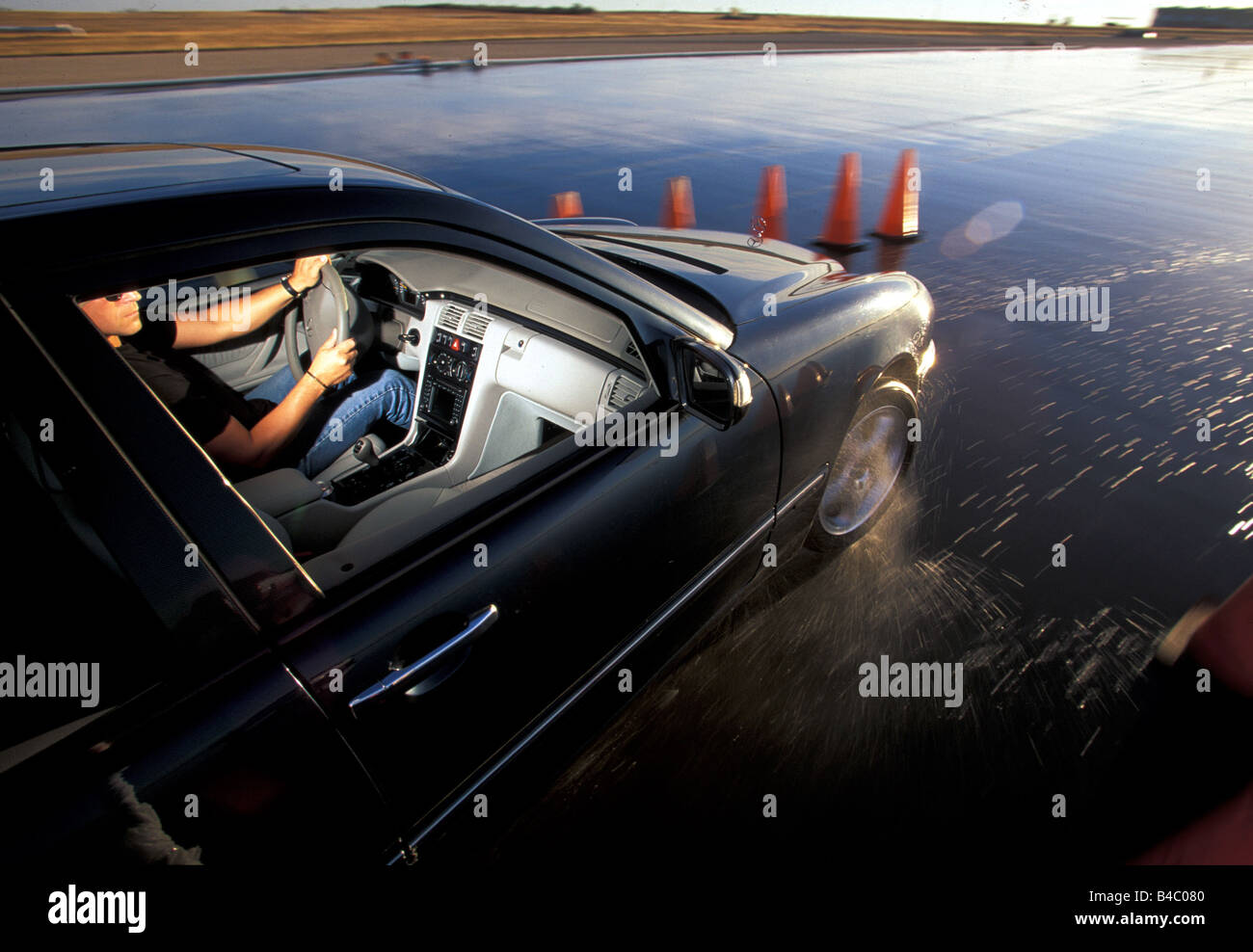 Car, test of tyres, Wide tyres, 17 inches, Water, Aquaplaning, test ...