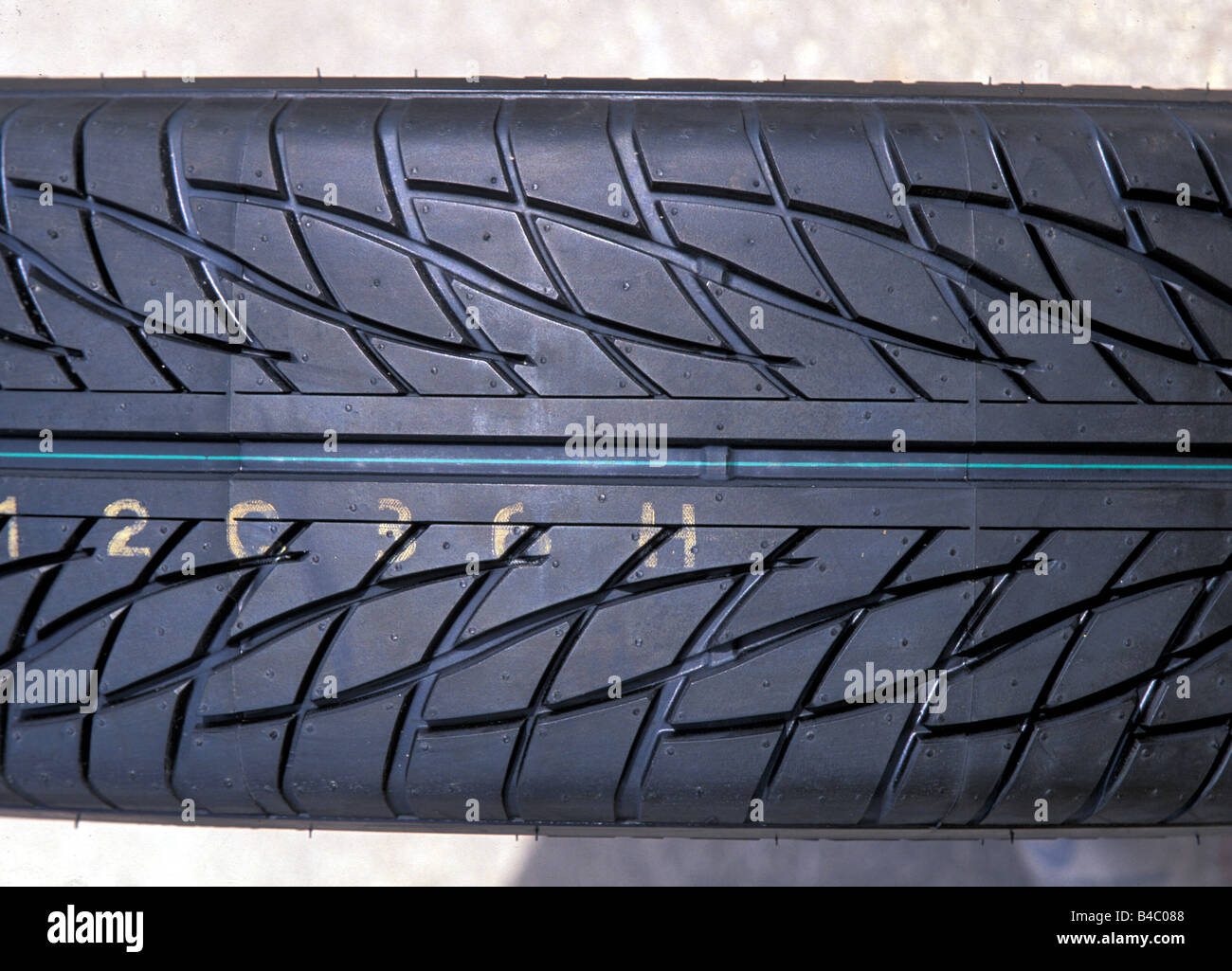 Car, test of tyres, Normal tyres, 16inches, Tread, Close-Up, Security ...