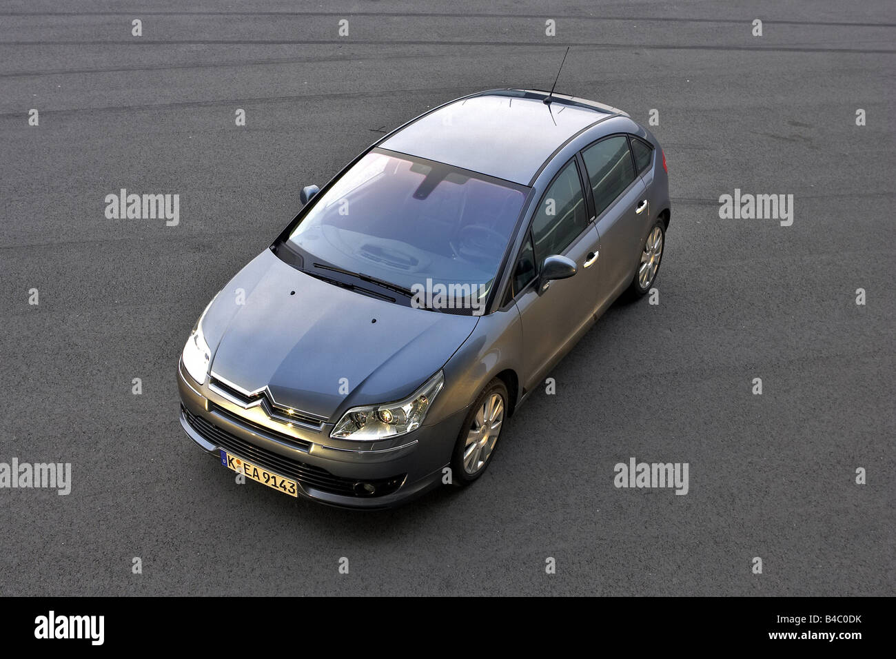 Car, Citroen C4 2.0i 16V, Limousine, Lower middle-sized class, model ...