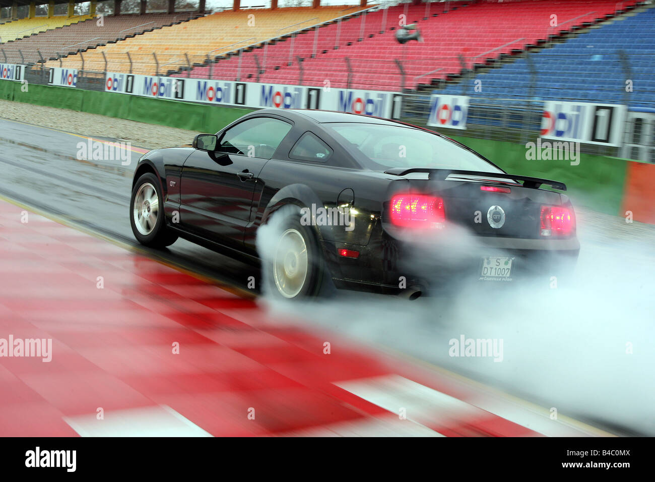 Car, Ford Mustang GT, model year 2004-, roadster, coupe/Coupe, black ...