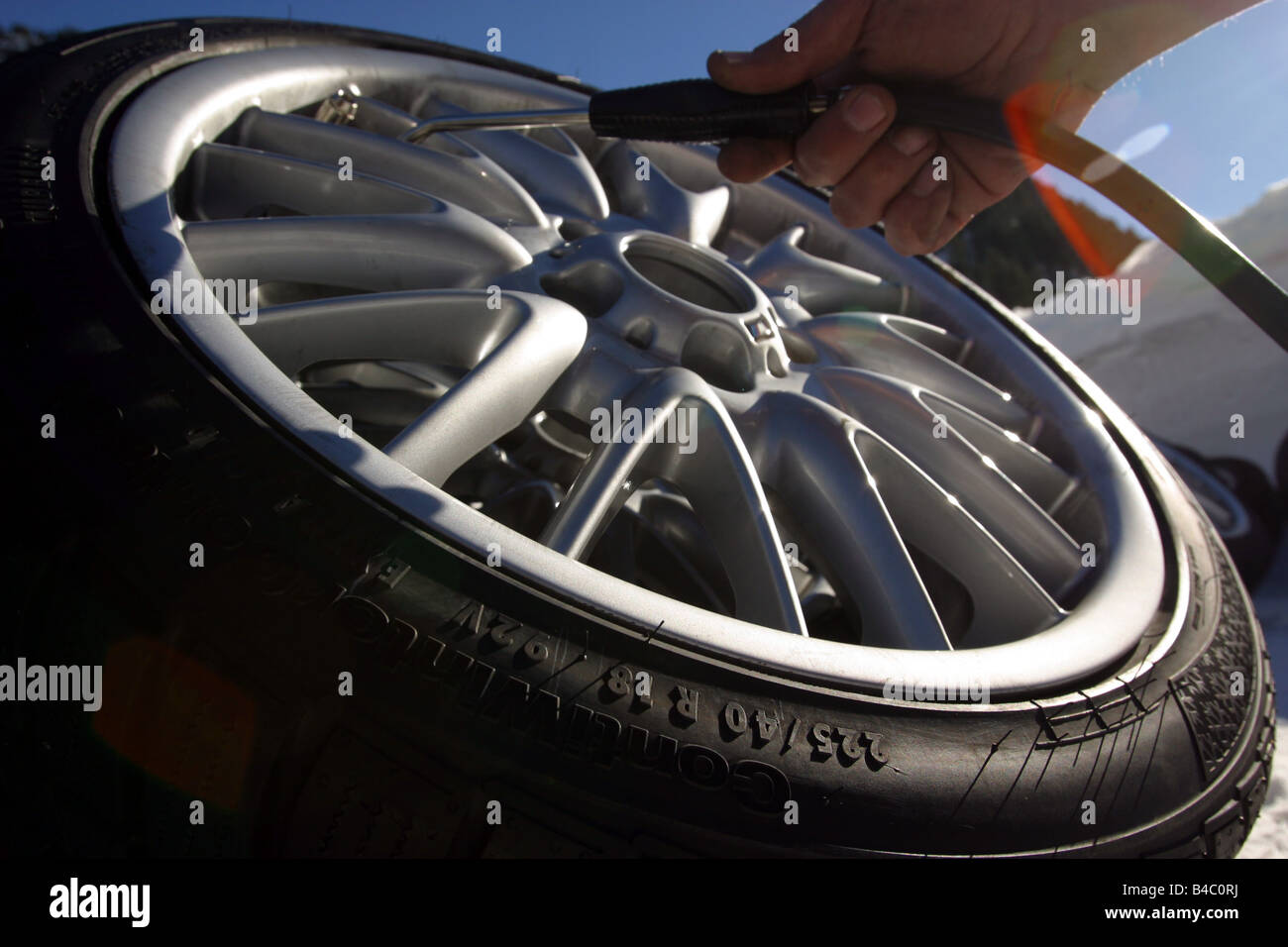 Winterreifentest hi-res stock photography and images - Alamy