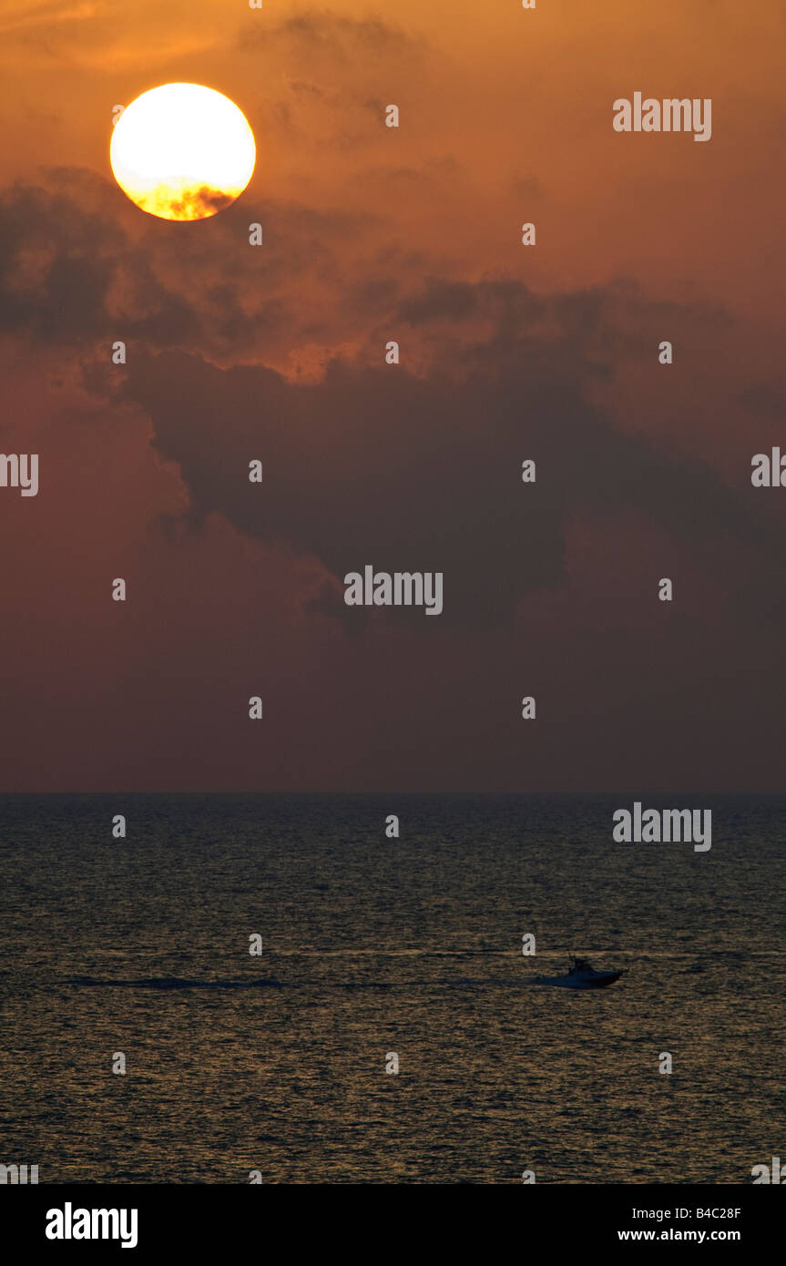 Full sunset hi-res stock photography and images - Alamy