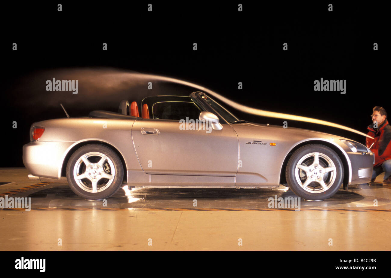 Car side view wind tunnel hi-res stock photography and images - Alamy