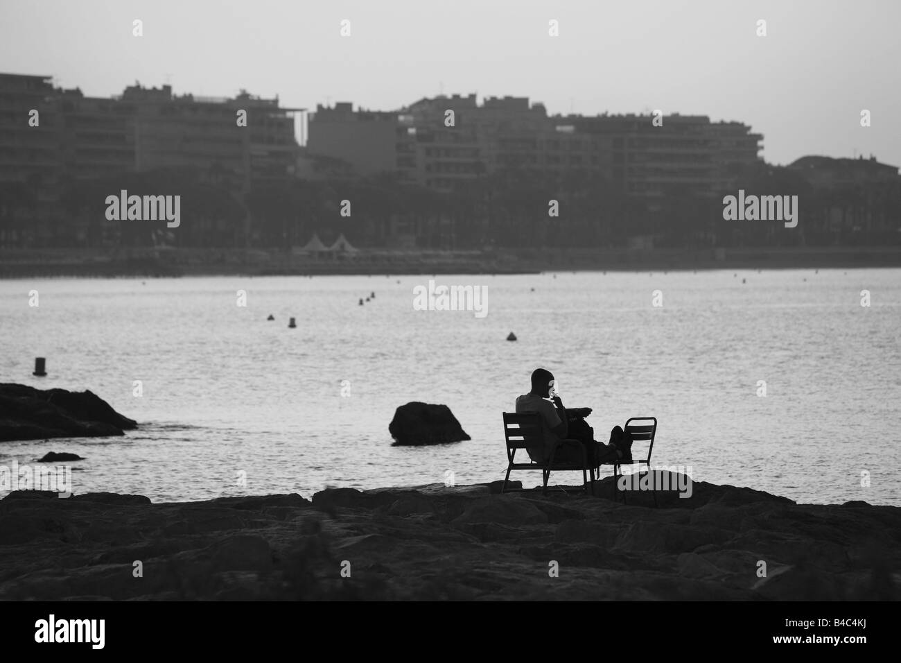 Smoking bench hi-res stock photography and images - Alamy