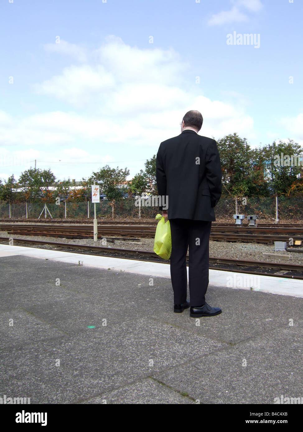 one man waiting for train on platform station in uk Stock Photo - Alamy