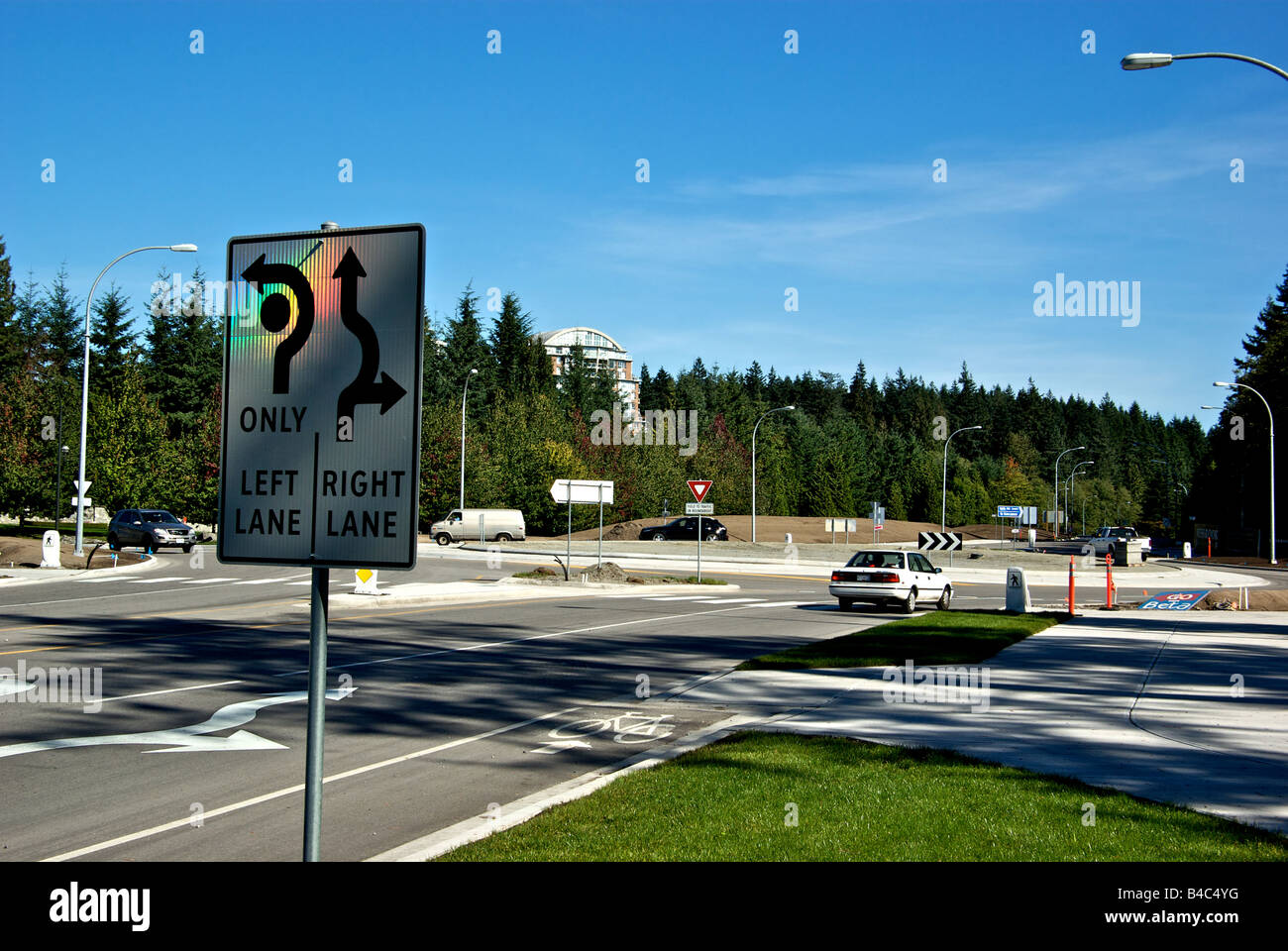 Automobiles in a confusing traffic roundabout Stock Photo - Alamy