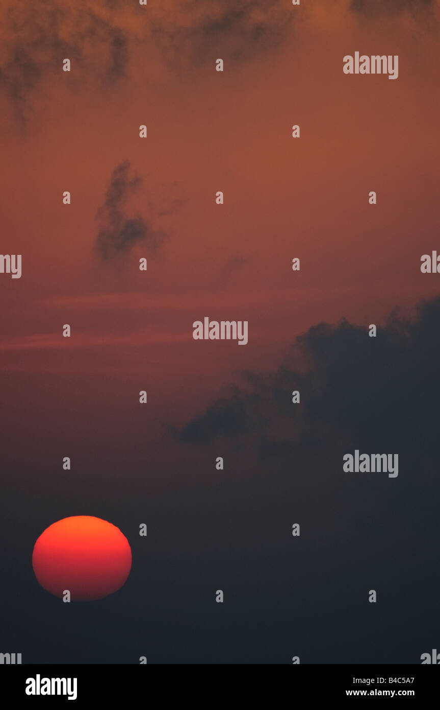 Full sunset hi-res stock photography and images - Alamy