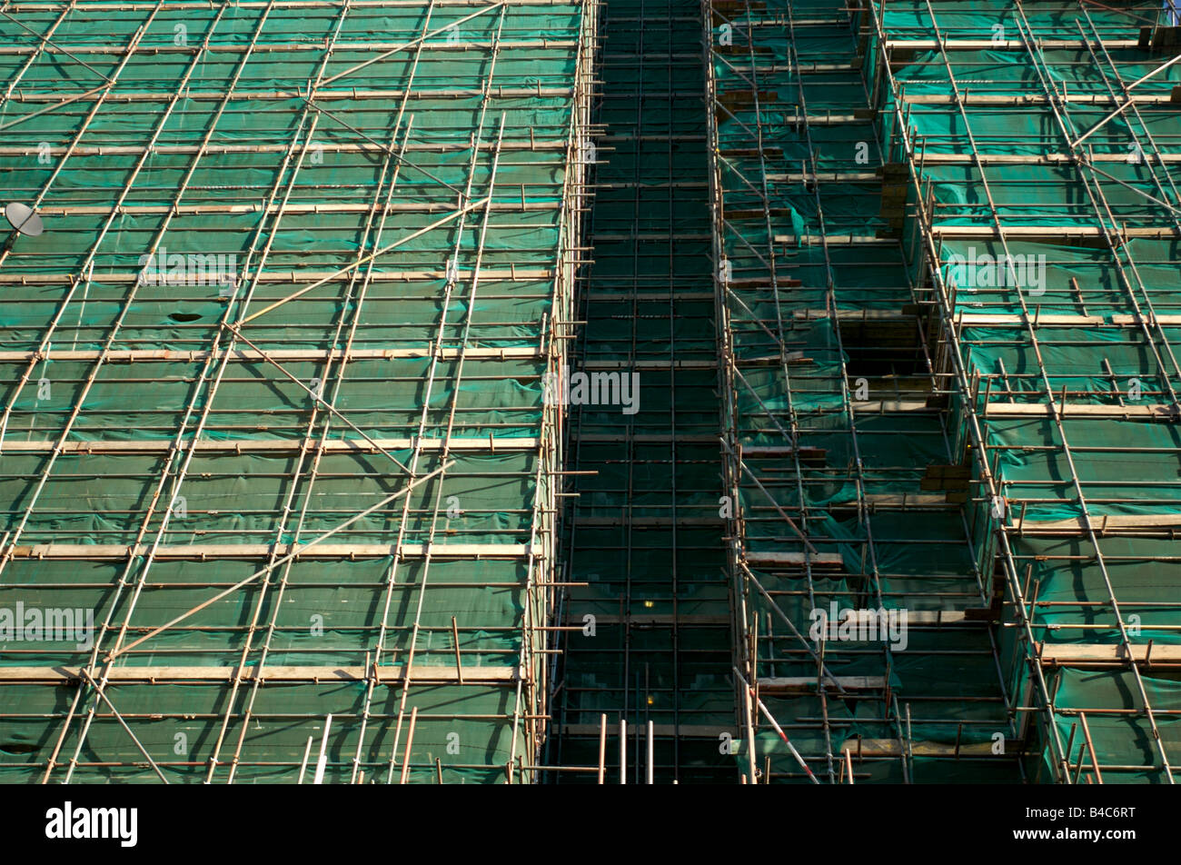Scaffolding clad hi-res stock photography and images - Alamy
