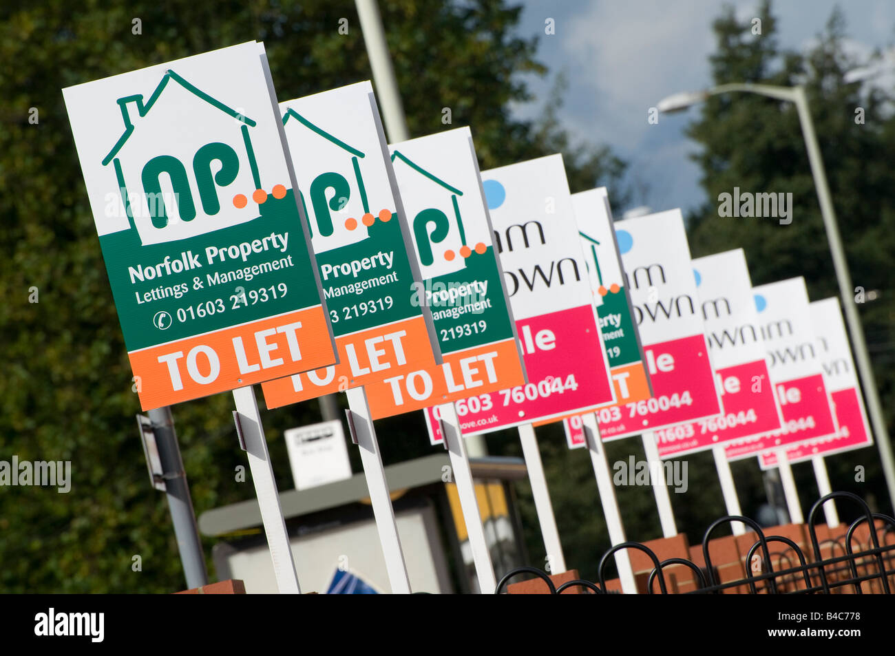 To let boards hi-res stock photography and images - Alamy