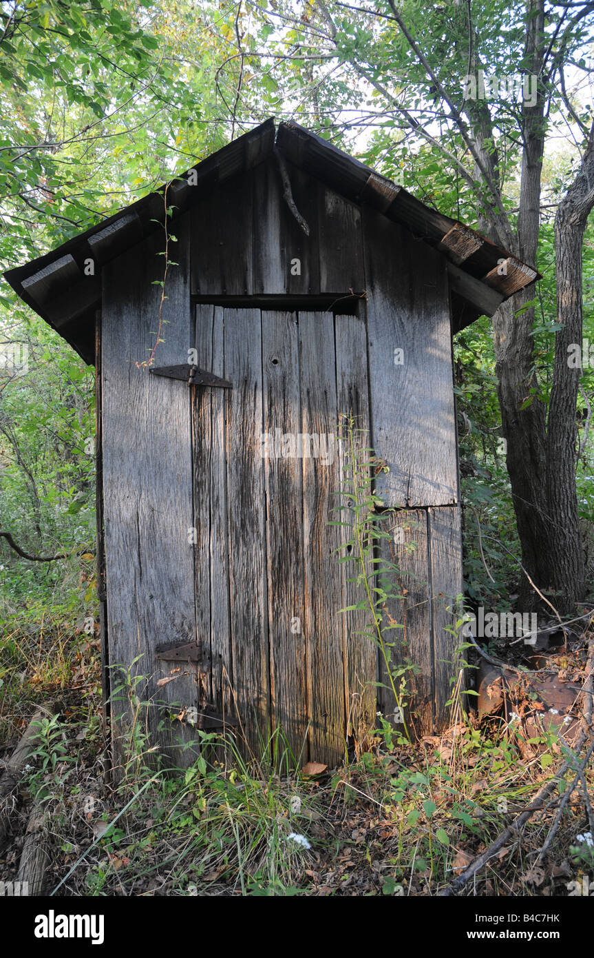 Old outhouse on rural farm USA Stock Photo - Alamy