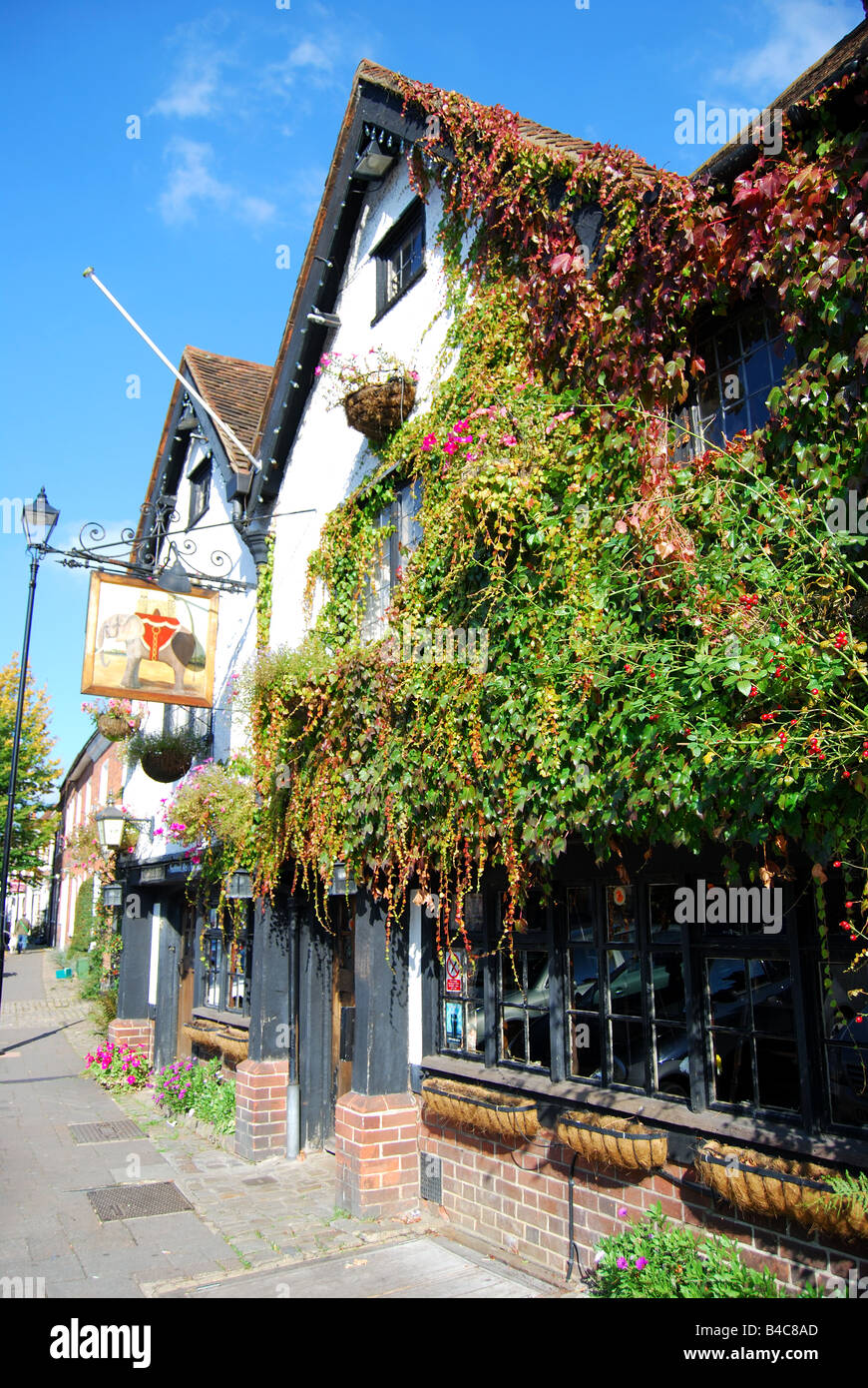 Elephant & Castle Pub, High Street, Old Amersham, Buckinghamshire ...