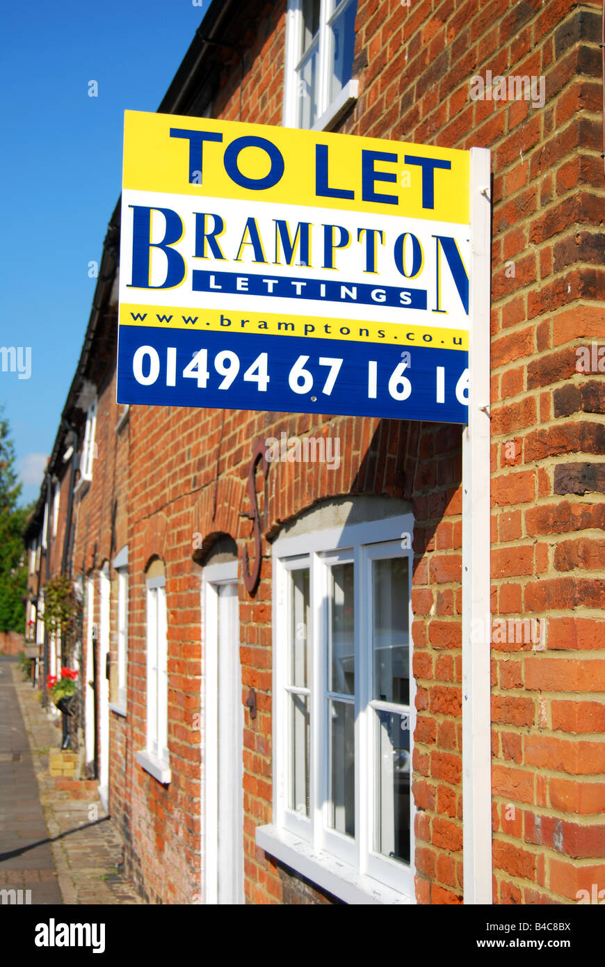 To let sign, High Street, Old Amersham, Buckinghamshire, England ...