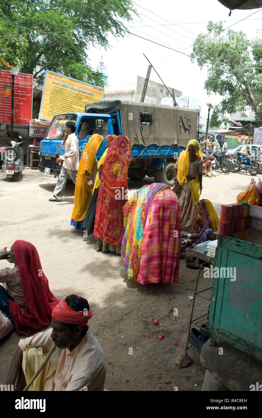 India Rajasthan Pushkar people in the street market Stock Photo - Alamy