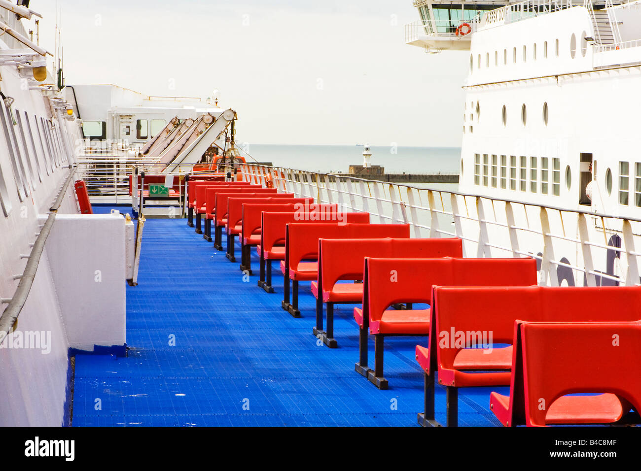 Ship deck railing hi-res stock photography and images - Alamy
