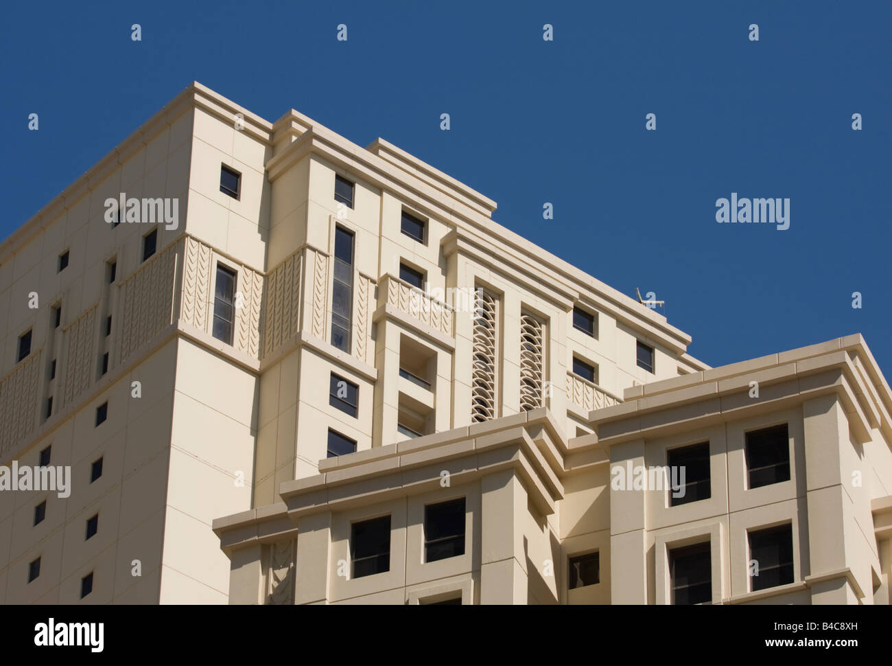 White building in Dubai Stock Photo - Alamy