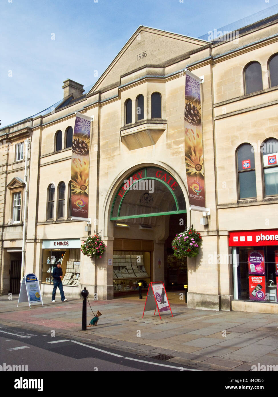 Shops In Town Centre Chippenham Stock Photos & Shops In Town Centre Chippenham Stock Images - Alamy