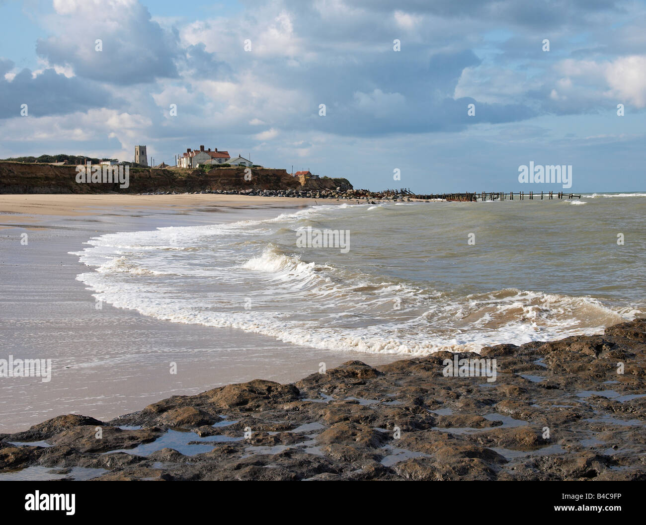 SLOPING SANDY BEACH AT LOW TIDE, HAPPISBURGH NORFOLK ENGLAND REVEALING ...
