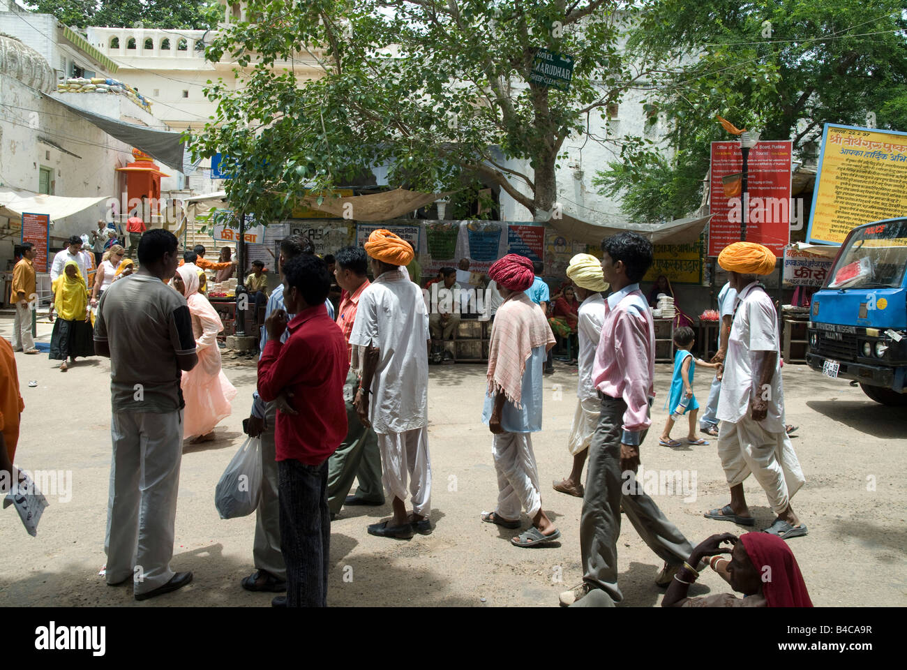 India Rajasthan Pushkar people in the street market Stock Photo - Alamy