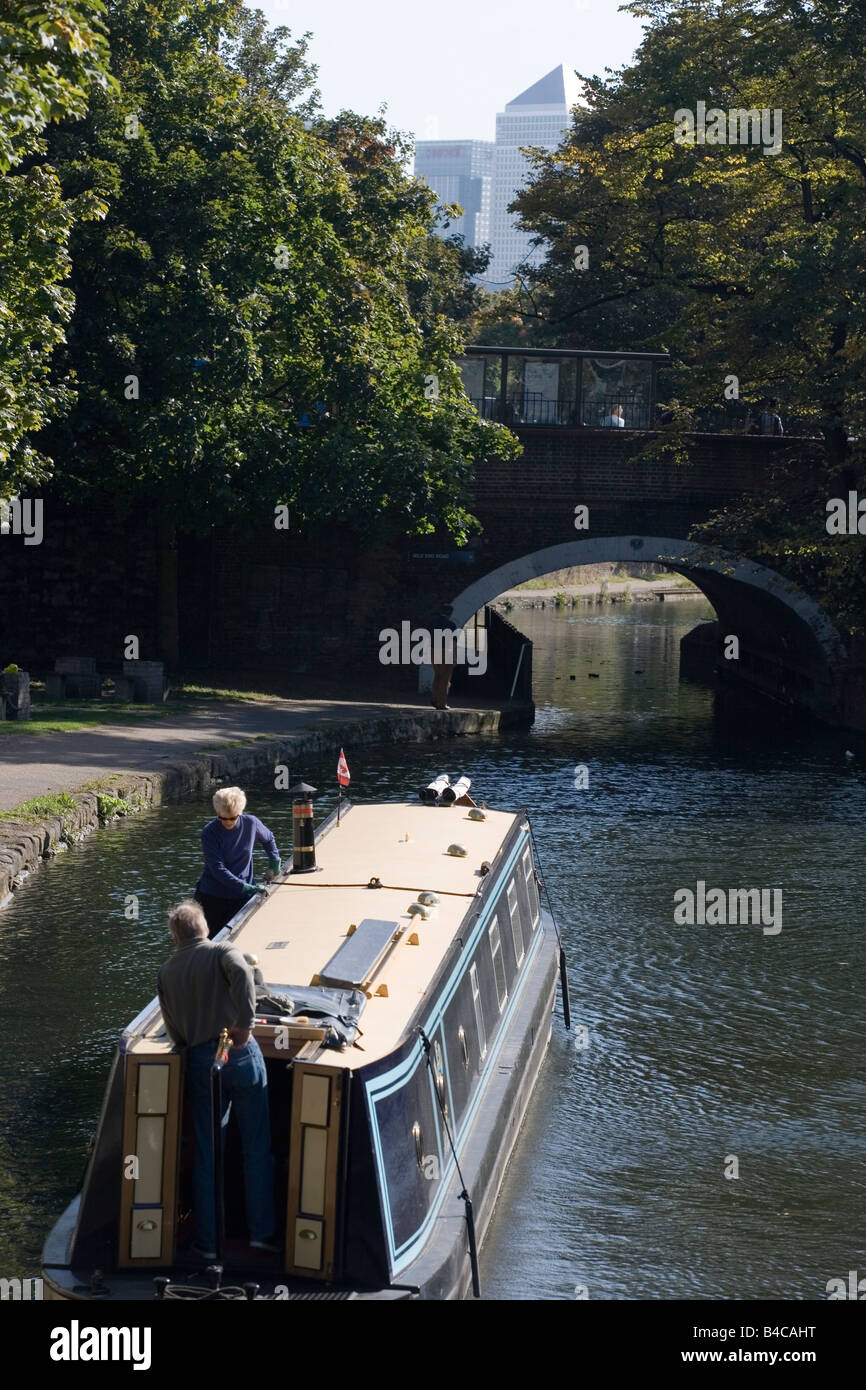 London barge canal hi-res stock photography and images - Alamy