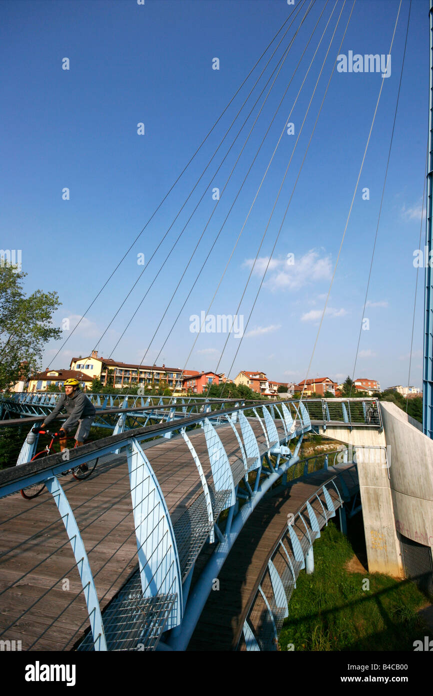 Pista ciclabile rossa hi-res stock photography and images - Alamy