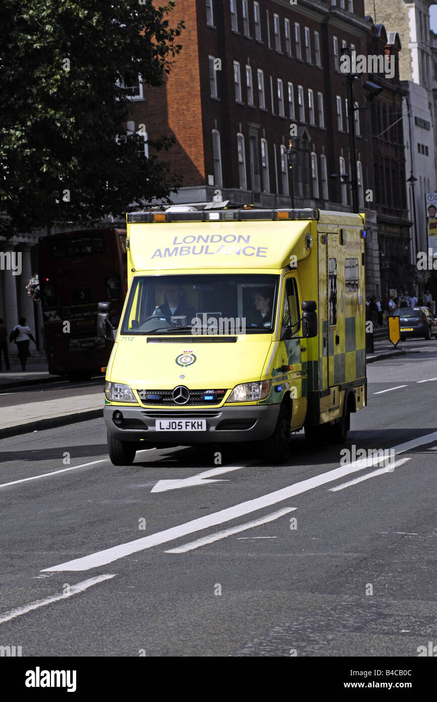 London ambulance response unit hi-res stock photography and images - Alamy