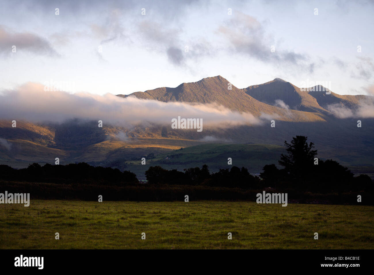 MacGillycuddy's Reeks, Killarney National Park, Iveragh Peninsula ...