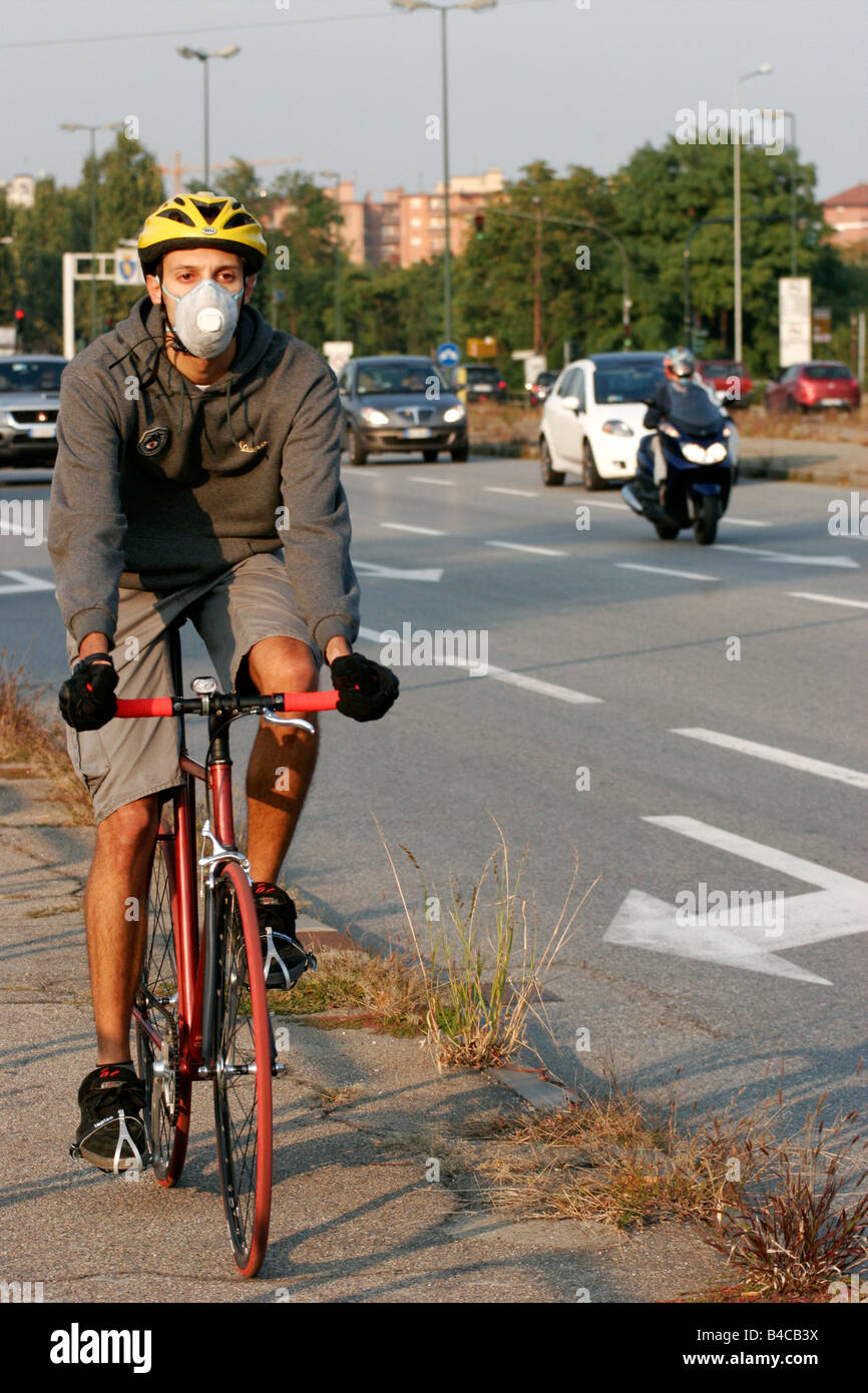 Smog mask bike hi-res stock photography and images - Alamy