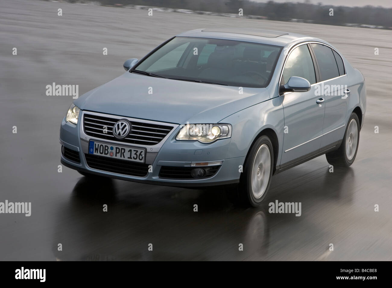 Car, VW Volkswagen Passat 2.0 TDI DSG, model year 2005-, silver, medium ...