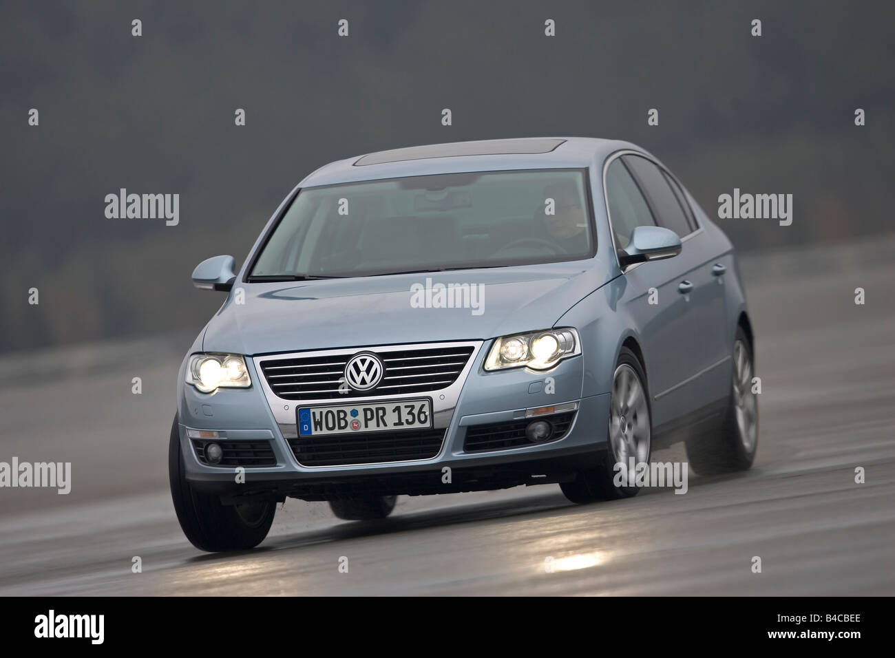 Car, VW Volkswagen Passat 2.0 TDI DSG, model year 2005-, silver, medium ...