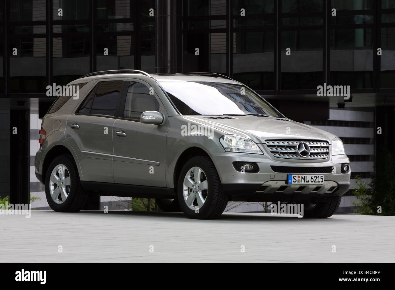 Car, Mercedes ML 500, model year 2005-, silver, cross country vehicle ...