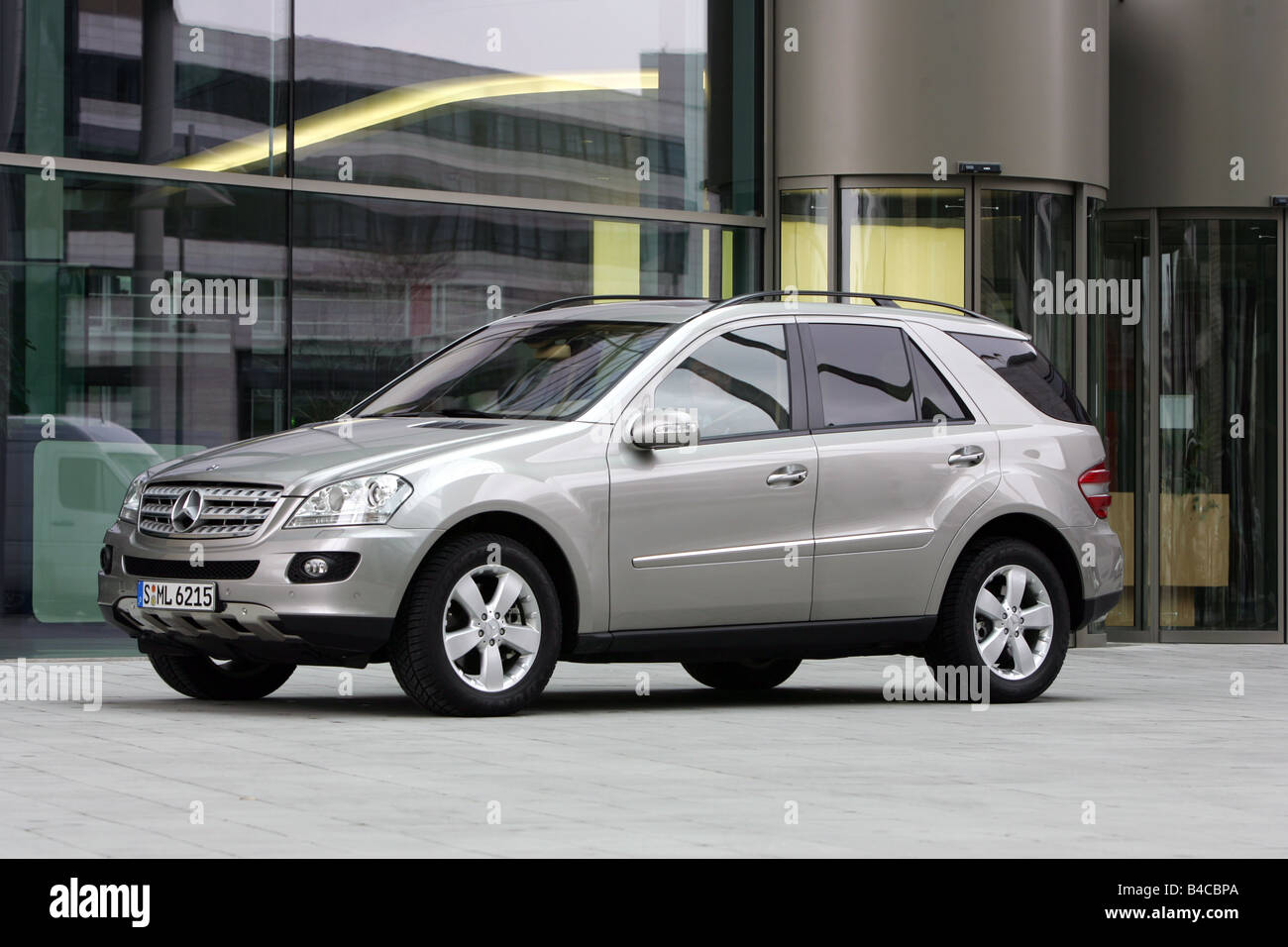 Car, Mercedes ML 500, model year 2005-, silver, cross country vehicle ...