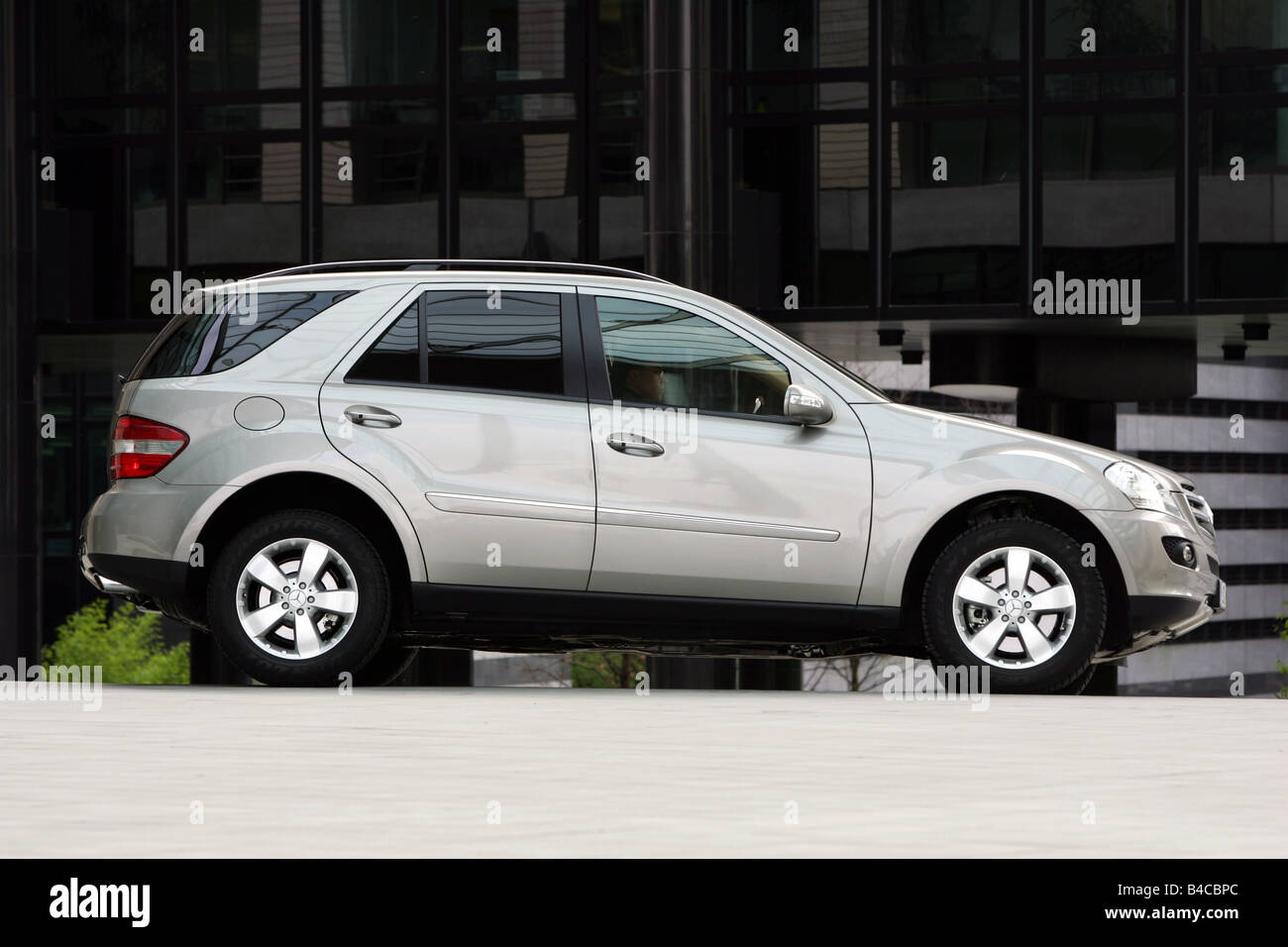 Mercedes Ml 500 Stock Photos & Mercedes Ml 500 Stock Images - Alamy