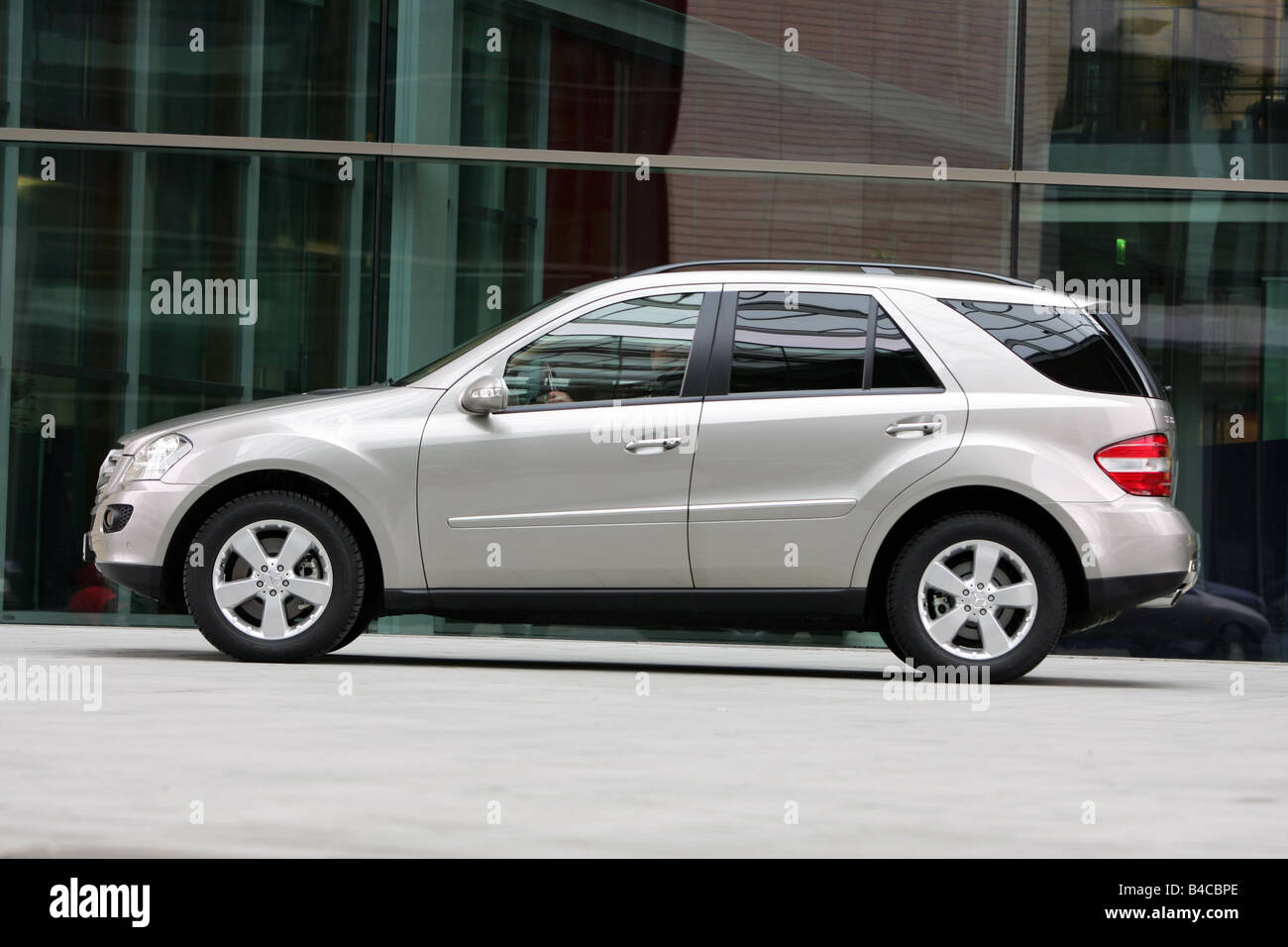 Car, Mercedes ML 500, model year 2005-, silver, cross country vehicle ...