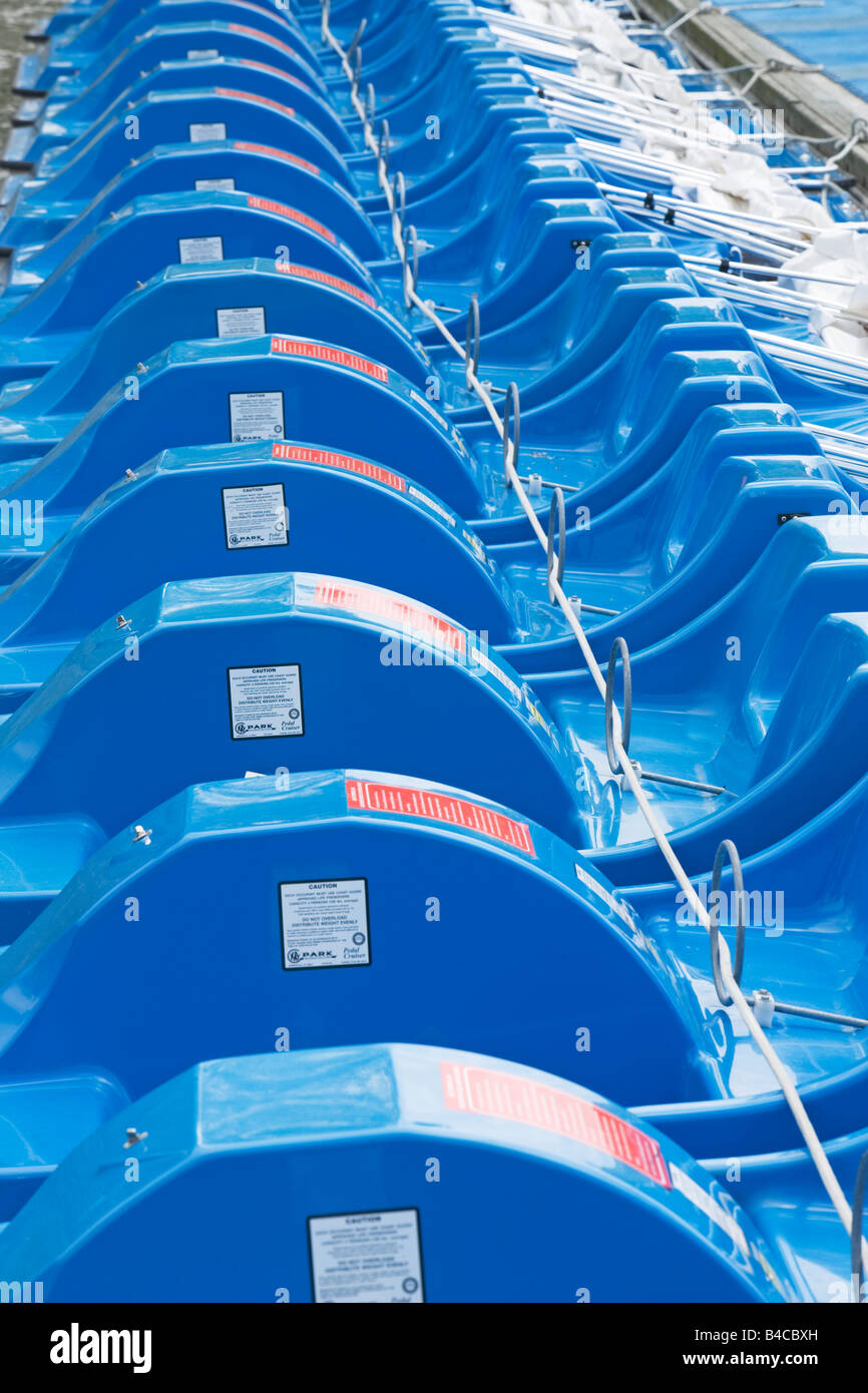 Red and blue boats hi-res stock photography and images - Alamy