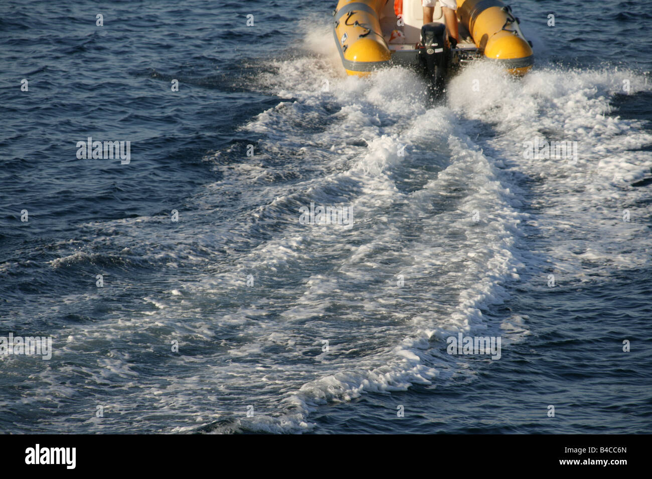 Man alone in row boat hi-res stock photography and images - Alamy
