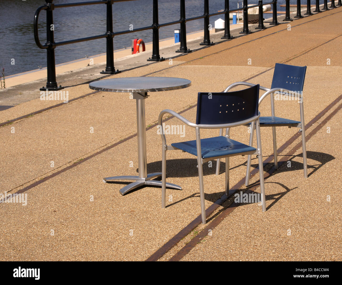 The harbour cafe hi-res stock photography and images - Alamy