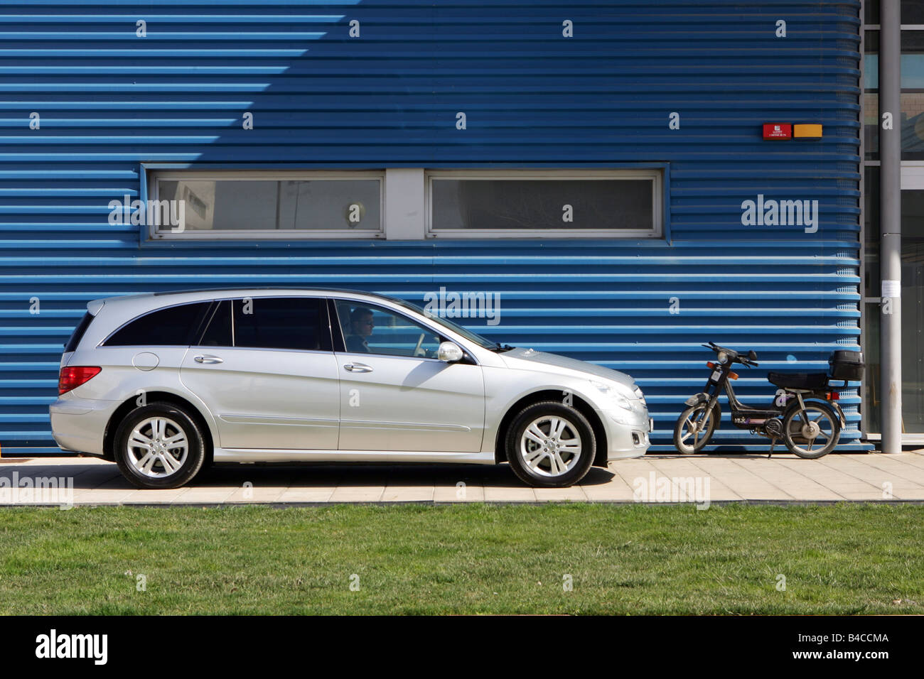 Car, Mercedes R 500, R-Klasse, model year 2005-, silver, Van, Crossover ...