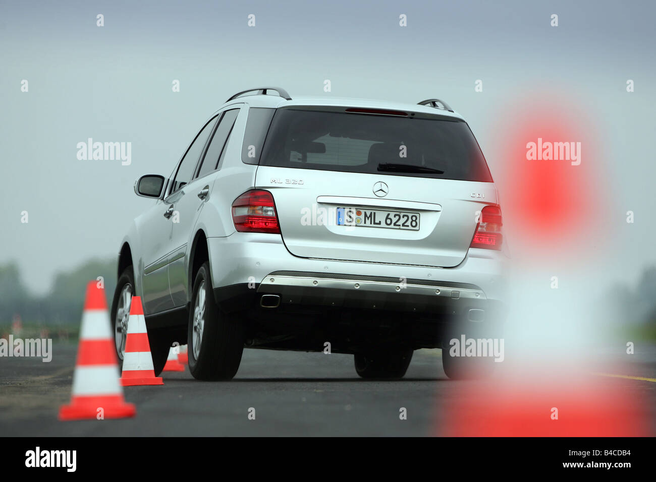 Car, Mercedes ML 320 CDI, model year 2005-, silver, cross country ...